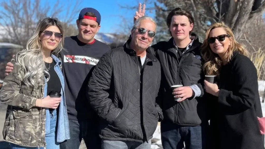 Bret Hart's Wife, Age, Height, Weight, Net Worth, Career, And Full Bio ...